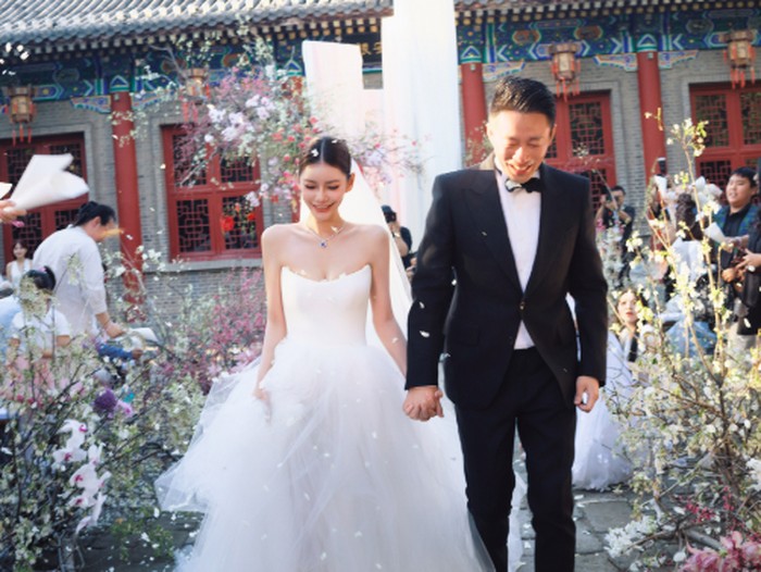 Mantan Suami Barbie Hsu Sambut Anak Pertama dari Influencer Mandy Ma